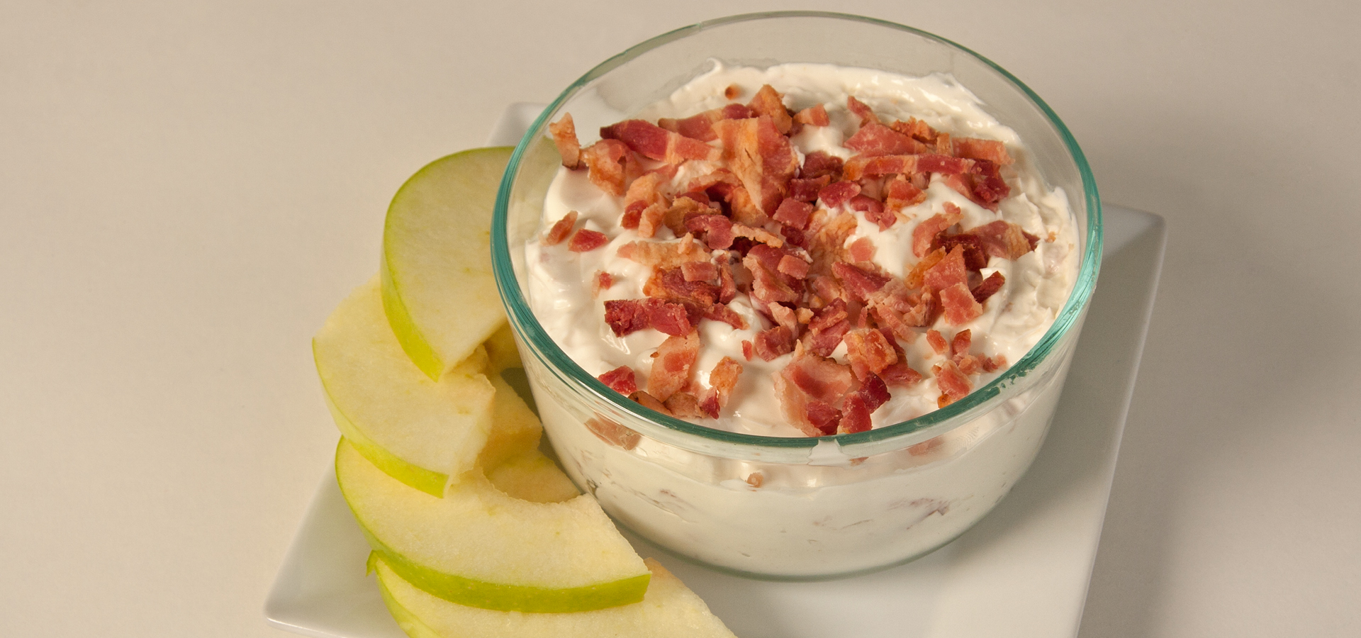 maple-syrup-dip-with-bacon-main - American Lifestyle Magazine