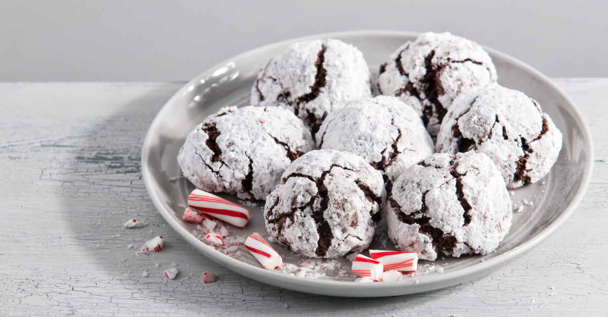 Dark Chocolate Peppermint Crinkle Cookies - American Lifestyle Magazine